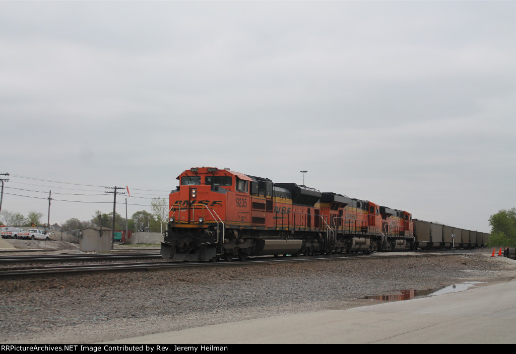 BNSF 9235 & others (4)